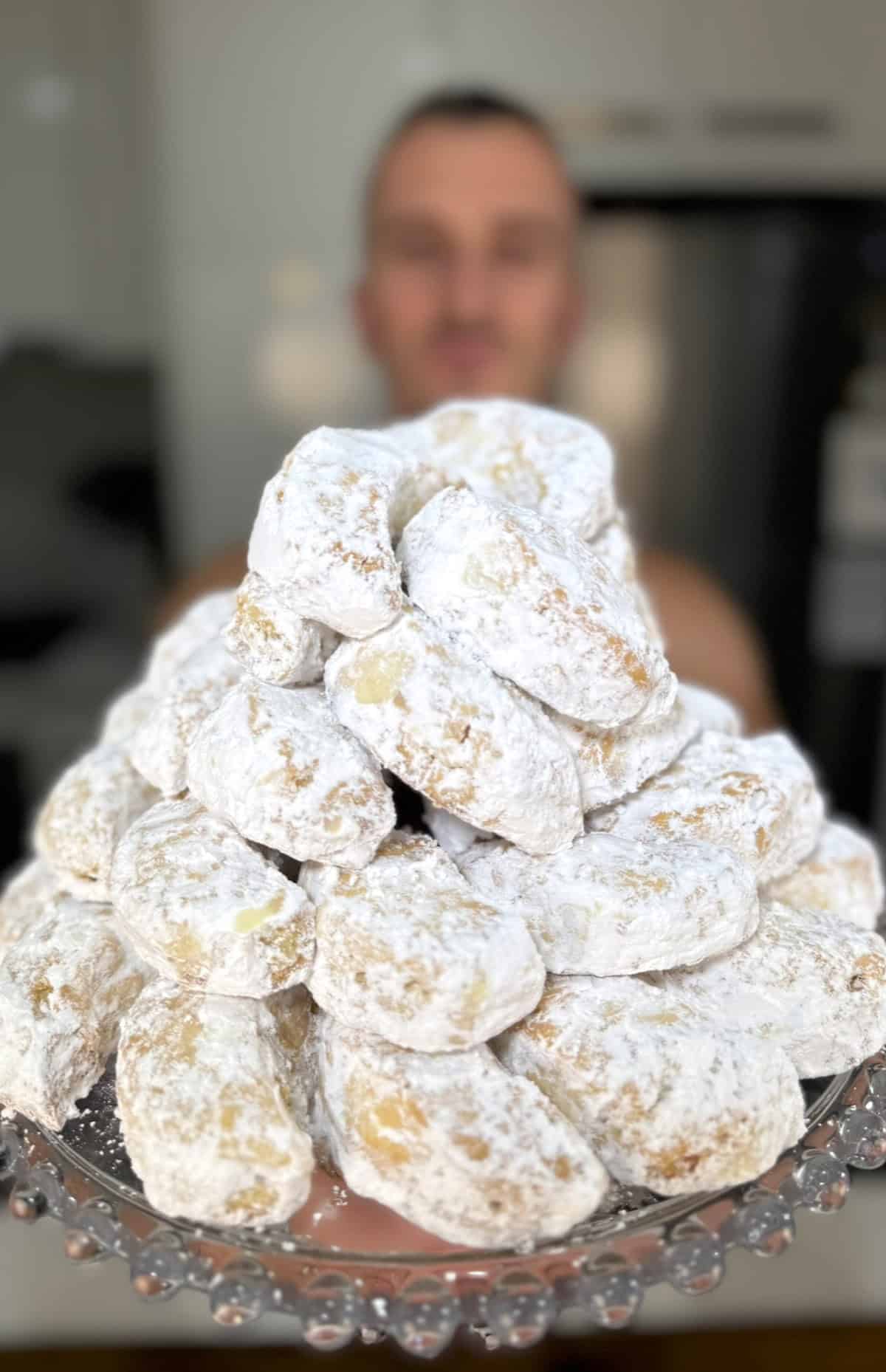 Kourabiedes Recipe (Christmas Greek Butter Cookies) - Nikolopaa