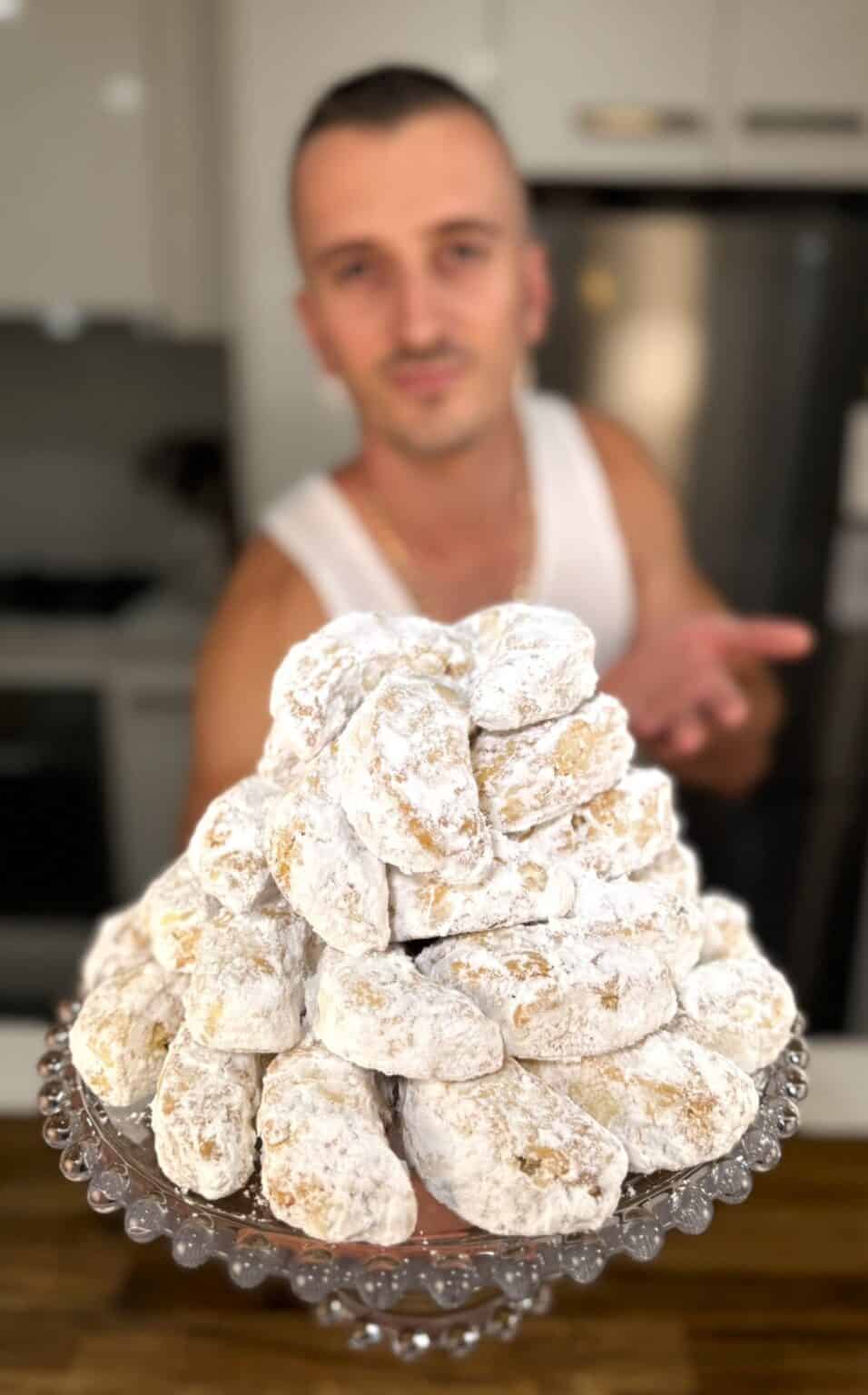 Kourabiedes Recipe (Christmas Greek Butter Cookies) - Nikolopaa