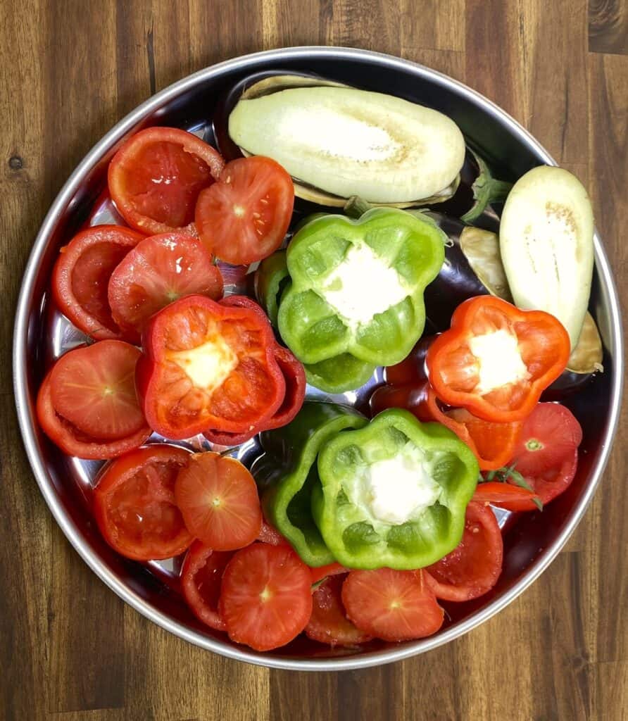 Gemista (Greek Stuffed Vegetables Recipe) - Nikolopaa