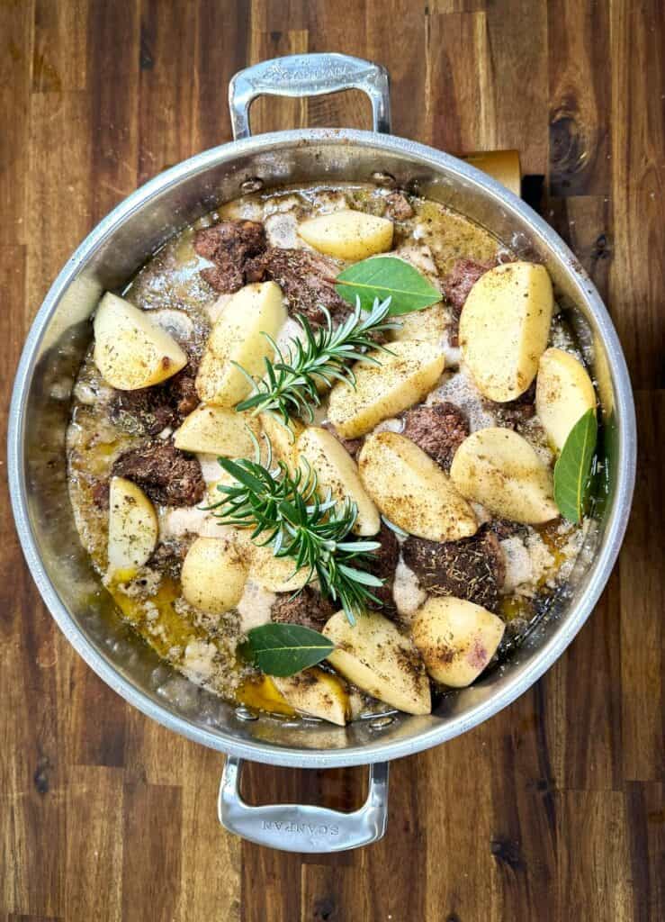 Greek Lemon Beef Stew Recipe (Moschari Lemonato) - Nikolopaa
