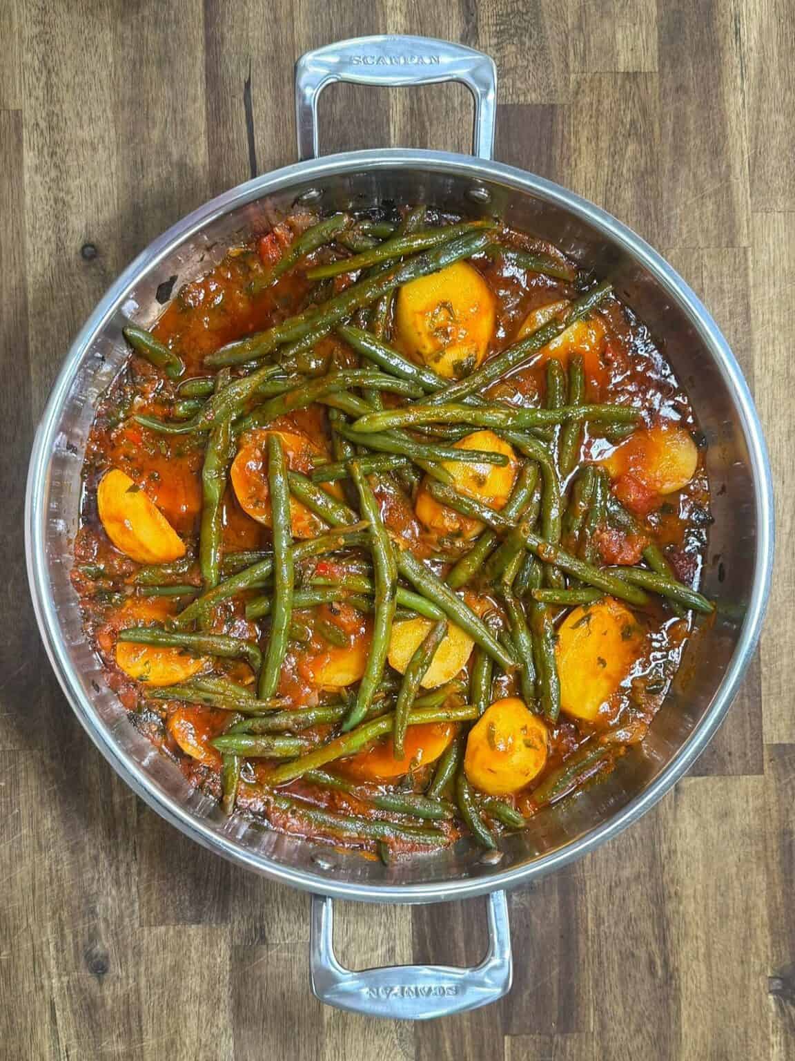 Fasolakia Recipe (Greek Green Beans with Potatoes) - Nikolopaa